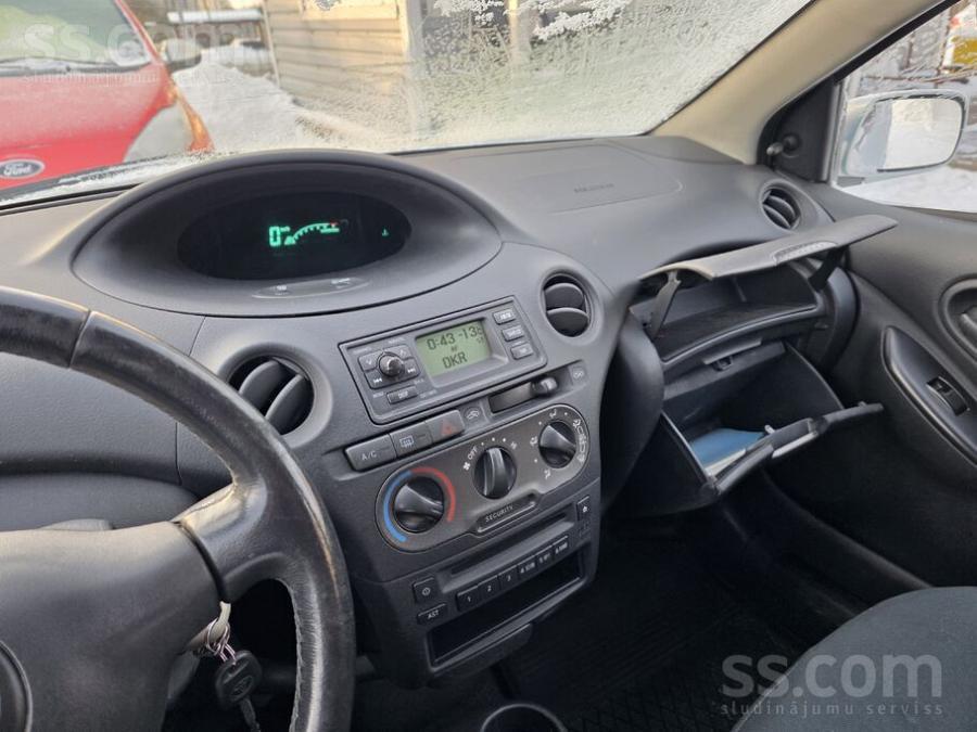 Pelēks Toyota Yaris 2004 Rēzekne, ar dzinēja tilpumu 1.00 L un nobraukumu 0 tūkst. km par 1550 €, foto 16 vietnē AUTOMOTO.COM.LV