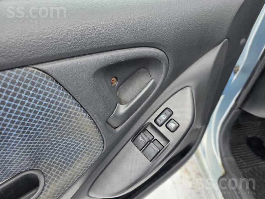Pelēks Toyota Yaris 2004 Rēzekne, ar dzinēja tilpumu 1.00 L un nobraukumu 0 tūkst. km par 1550 €, foto 17 vietnē AUTOMOTO.COM.LV