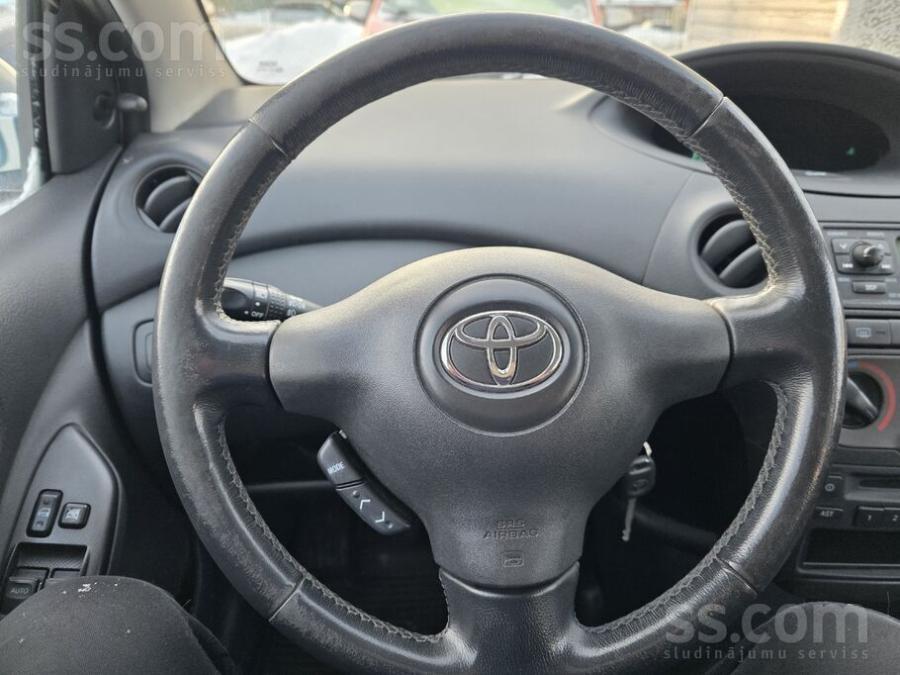 Pelēks Toyota Yaris 2004 Rēzekne, ar dzinēja tilpumu 1.00 L un nobraukumu 0 tūkst. km par 1550 €, foto 18 vietnē AUTOMOTO.COM.LV