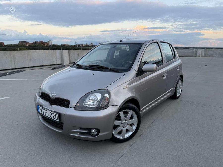 Grey Toyota Yaris 2004 in Vilnius, with an engine capacity of 1.50 L and mileage of 200 thousand km for 1700 €, photo 4 on AUTOMOTO.COM.LV