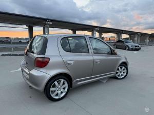 Grey Toyota Yaris 2004 in Vilnius, with an engine capacity of 1.50 L and mileage of 200 thousand km for 1700 €, photo 7 on AUTOMOTO.COM.LV