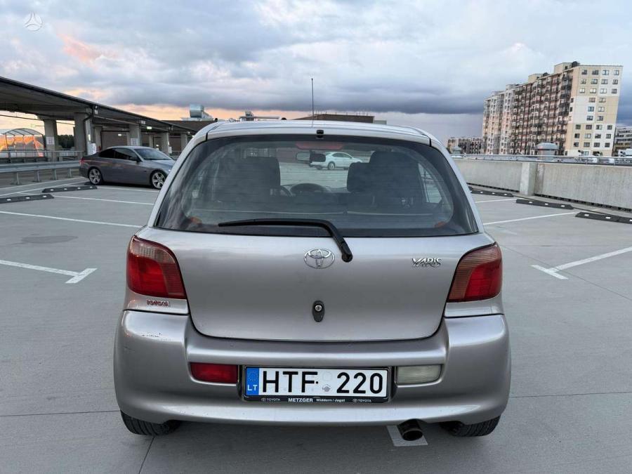 Grey Toyota Yaris 2004 in Vilnius, with an engine capacity of 1.50 L and mileage of 200 thousand km for 1700 €, photo 8 on AUTOMOTO.COM.LV