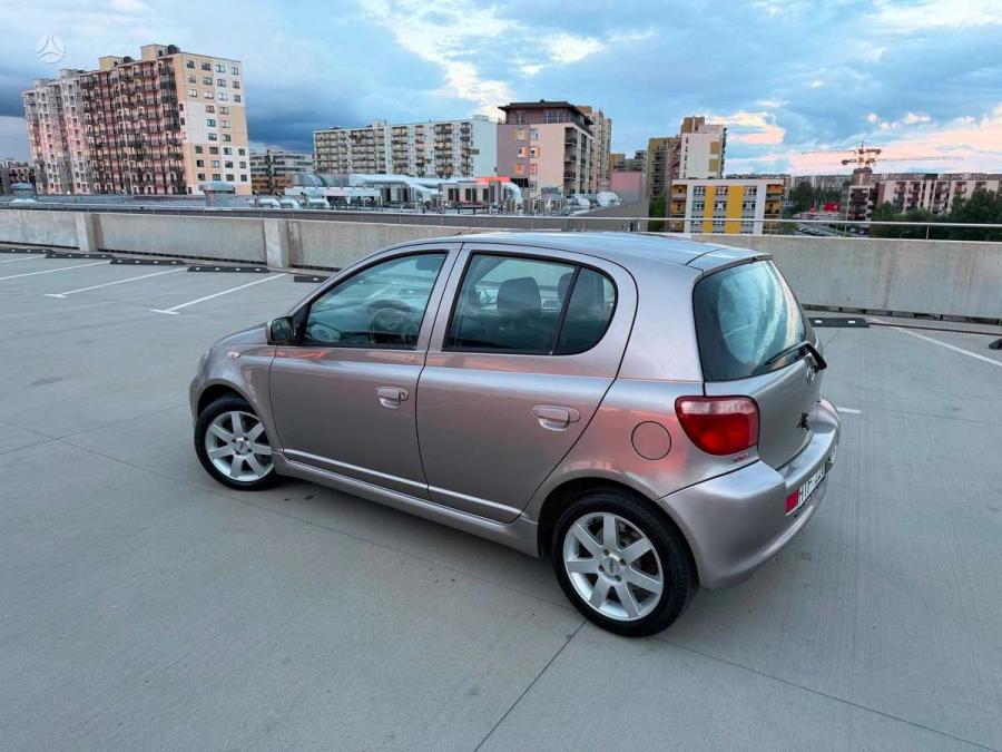 Grey Toyota Yaris 2004 in Vilnius, with an engine capacity of 1.50 L and mileage of 200 thousand km for 1700 €, photo 11 on AUTOMOTO.COM.LV