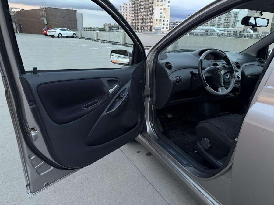 Grey Toyota Yaris 2004 in Vilnius, with an engine capacity of 1.50 L and mileage of 200 thousand km for 1700 €, photo 13 on AUTOMOTO.COM.LV