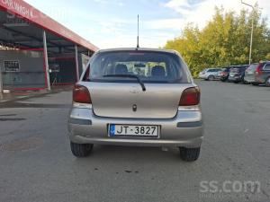 Pelēks Toyota Yaris 2004 Daugavpils, ar dzinēja tilpumu 1.40 L un nobraukumu 290 tūkst. km par 1200 €, foto 4 vietnē AUTOMOTO.COM.LV