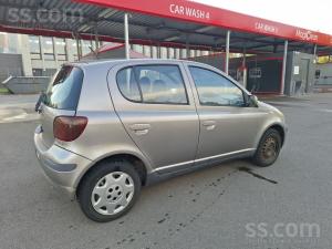 Pelēks Toyota Yaris 2004 Daugavpils, ar dzinēja tilpumu 1.40 L un nobraukumu 290 tūkst. km par 1200 €, foto 5 vietnē AUTOMOTO.COM.LV