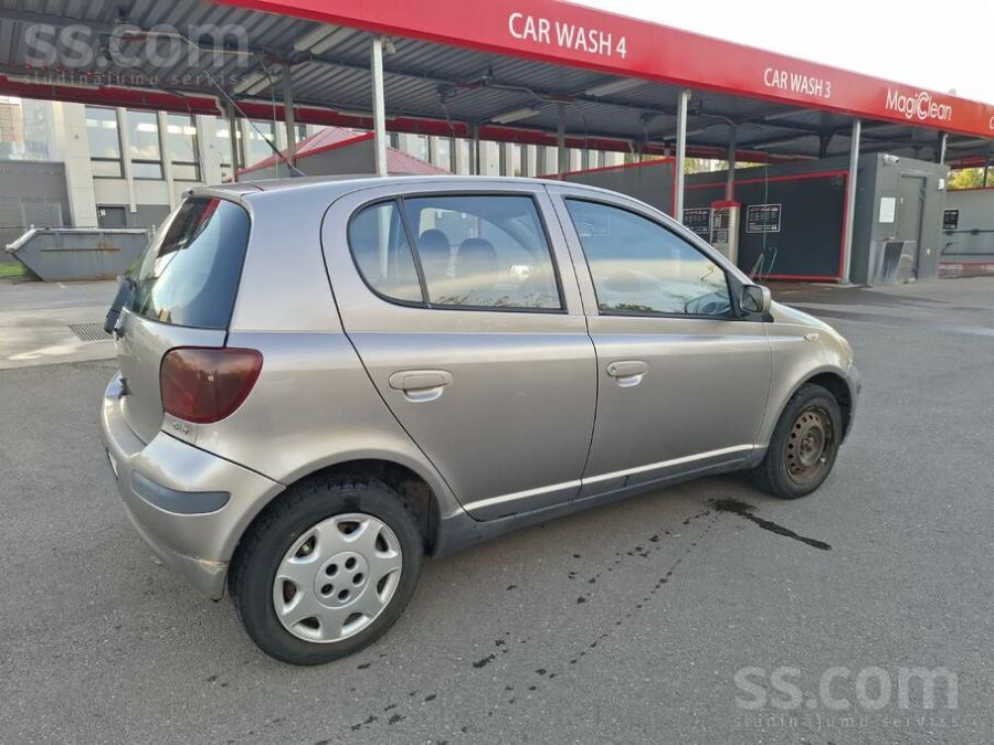 Pelēks Toyota Yaris 2004 Daugavpils, ar dzinēja tilpumu 1.40 L un nobraukumu 290 tūkst. km par 1200 €, foto 5 vietnē AUTOMOTO.COM.LV