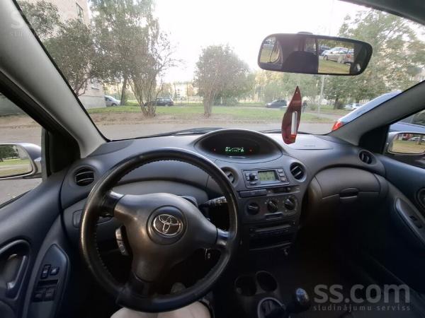 Grey Toyota Yaris 2004 in Daugavpils, with an engine capacity of 1.40 L and mileage of 290 thousand km for 1200 €, photo 6 on AUTOMOTO.COM.LV