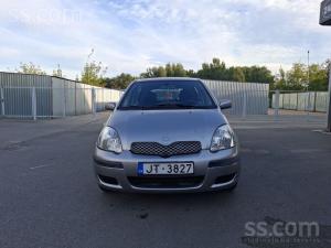 Pelēks Toyota Yaris 2004 Daugavpils, ar dzinēja tilpumu 1.40 L un nobraukumu 290 tūkst. km par 1200 €, foto  vietnē AUTOMOTO.COM.LV