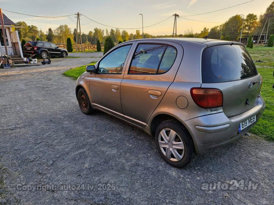 Pelēks Toyota Yaris 2004 Tallina, ar dzinēja tilpumu 1.30 L un nobraukumu 0 tūkst. km par 500 €, foto 3 vietnē AUTOMOTO.COM.LV