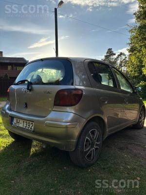 Pelēks Toyota Yaris 2004 Daugavpils, ar dzinēja tilpumu 1.40 L un nobraukumu 276 tūkst. km par 900 €, foto 3 vietnē AUTOMOTO.COM.LV