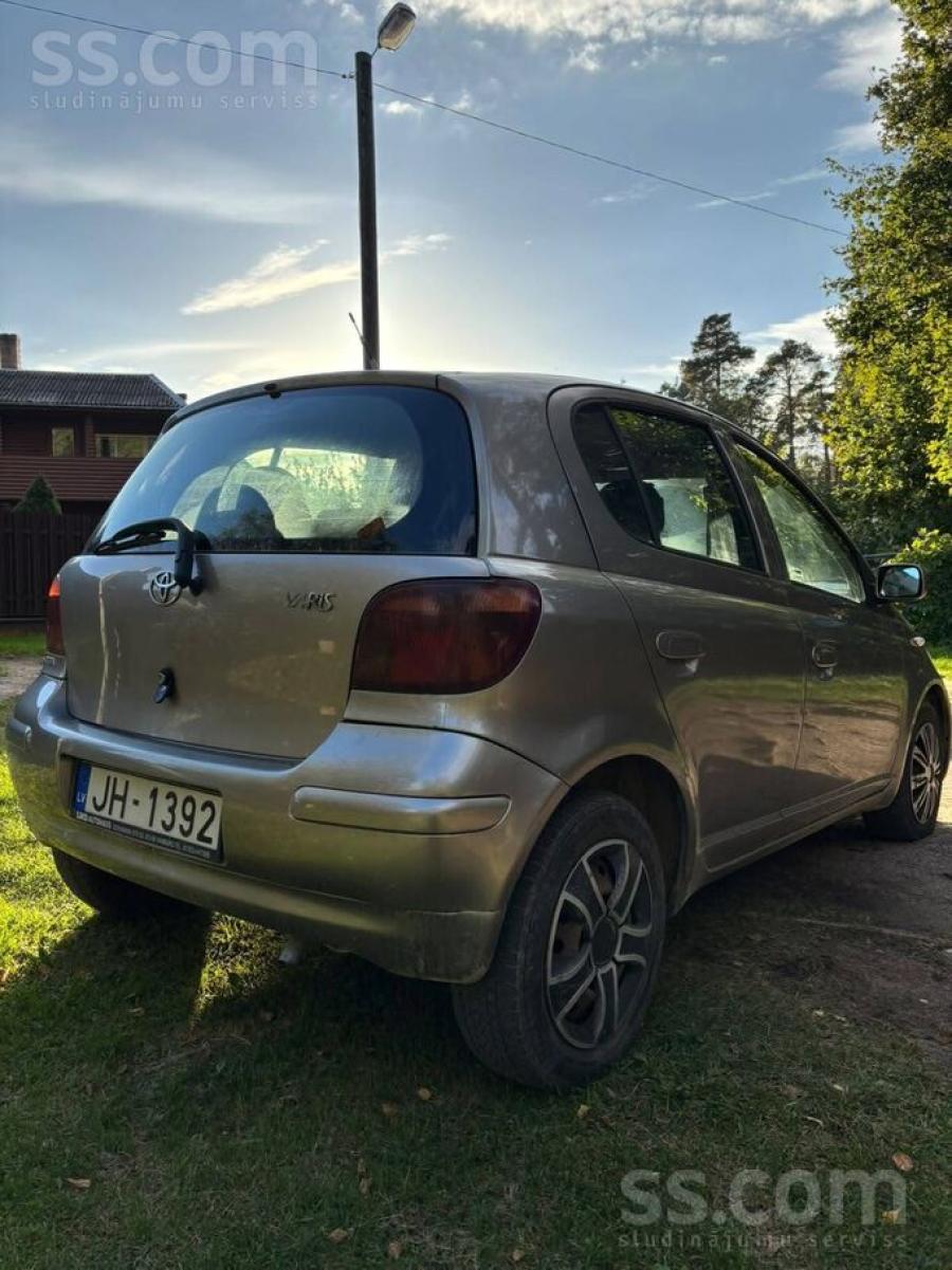 Pelēks Toyota Yaris 2004 Daugavpils, ar dzinēja tilpumu 1.40 L un nobraukumu 276 tūkst. km par 900 €, foto 3 vietnē AUTOMOTO.COM.LV