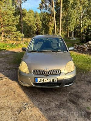 Pelēks Toyota Yaris 2004 Daugavpils, ar dzinēja tilpumu 1.40 L un nobraukumu 276 tūkst. km par 900 €, foto 4 vietnē AUTOMOTO.COM.LV