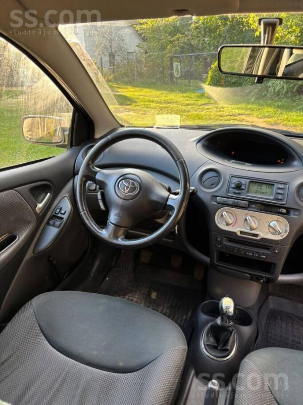 Grey Toyota Yaris 2004 in Daugavpils, with an engine capacity of 1.40 L and mileage of 276 thousand km for 900 €, photo 5 on AUTOMOTO.COM.LV