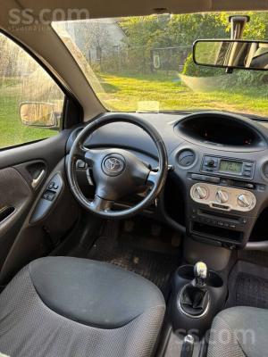 Pelēks Toyota Yaris 2004 Daugavpils, ar dzinēja tilpumu 1.40 L un nobraukumu 276 tūkst. km par 900 €, foto 5 vietnē AUTOMOTO.COM.LV