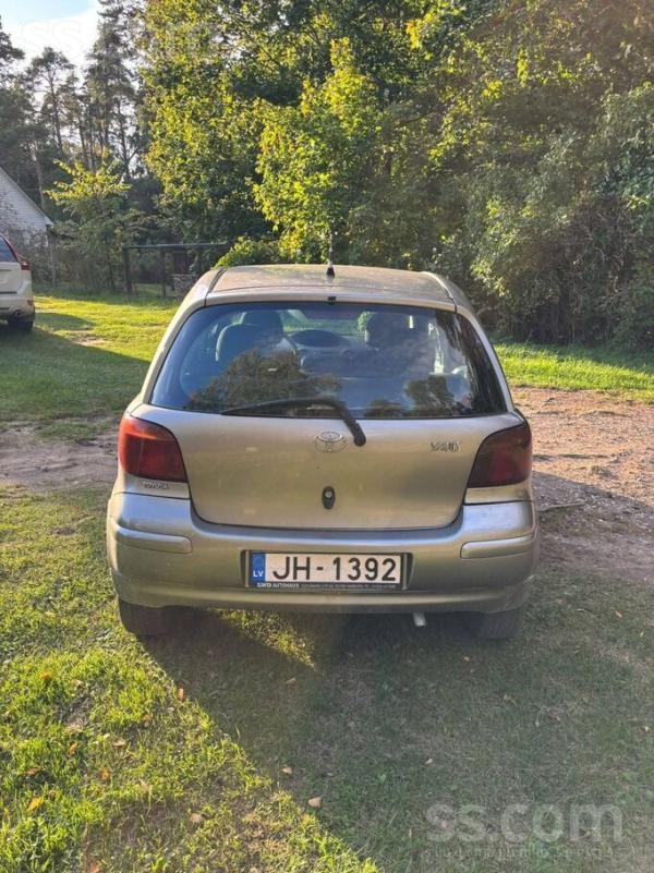 Grey Toyota Yaris 2004 in Daugavpils, with an engine capacity of 1.40 L and mileage of 276 thousand km for 900 €, photo 9 on AUTOMOTO.COM.LV