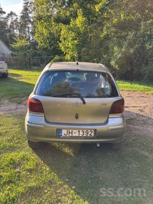 Pelēks Toyota Yaris 2004 Daugavpils, ar dzinēja tilpumu 1.40 L un nobraukumu 276 tūkst. km par 900 €, foto 9 vietnē AUTOMOTO.COM.LV
