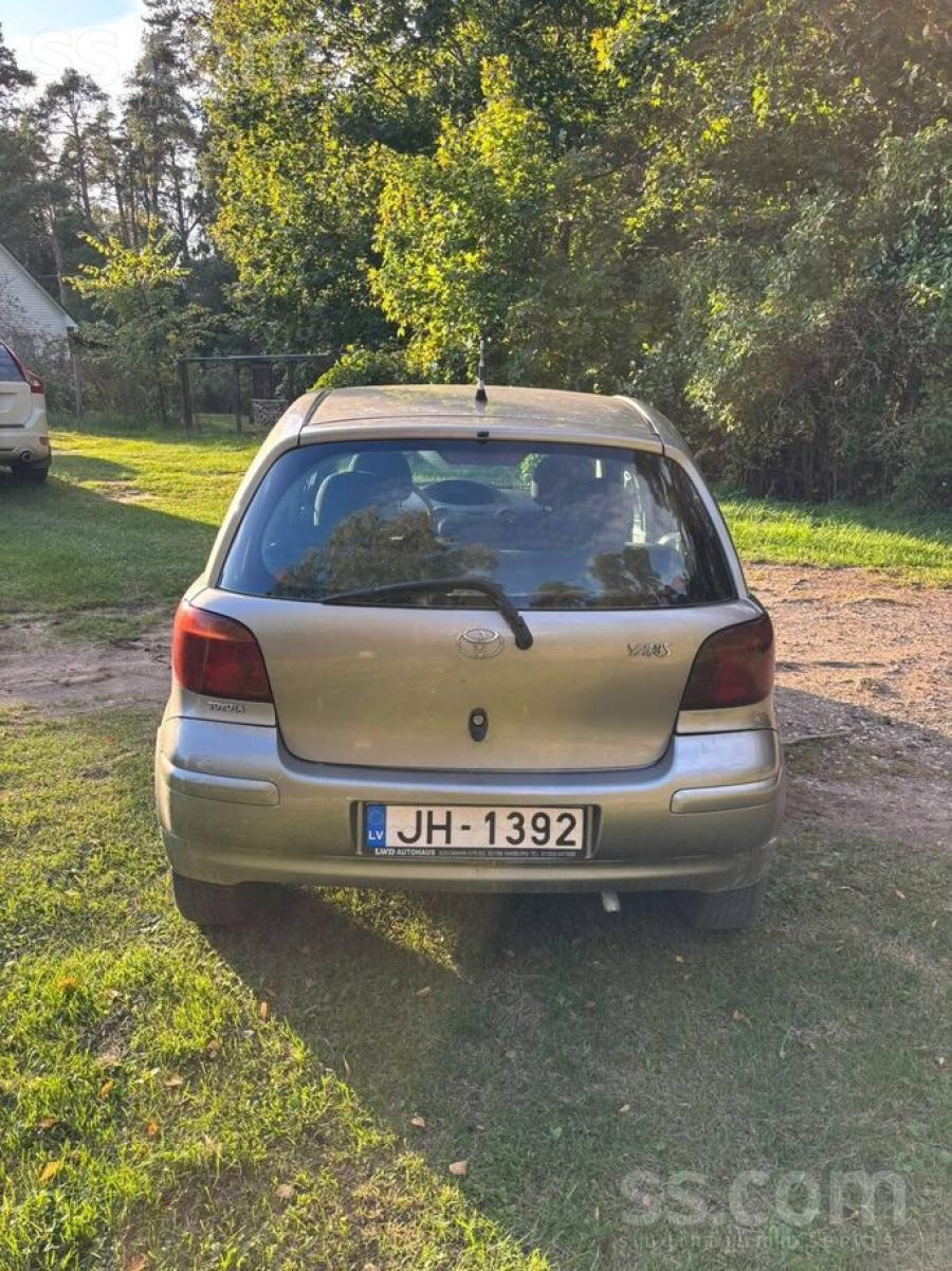 Pelēks Toyota Yaris 2004 Daugavpils, ar dzinēja tilpumu 1.40 L un nobraukumu 276 tūkst. km par 900 €, foto 9 vietnē AUTOMOTO.COM.LV