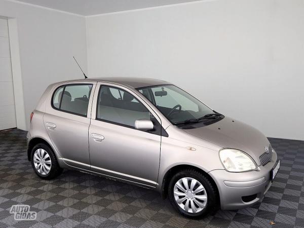 Pelēks Toyota Yaris 2005 Tallina, ar dzinēja tilpumu 1.30 L un nobraukumu 179 tūkst. km par 1199 €, foto 1 vietnē AUTOMOTO.COM.LV