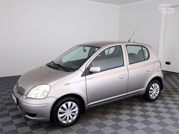 Pelēks Toyota Yaris 2005 Tallina, ar dzinēja tilpumu 1.30 L un nobraukumu 179 tūkst. km par 1199 €, foto 2 vietnē AUTOMOTO.COM.LV