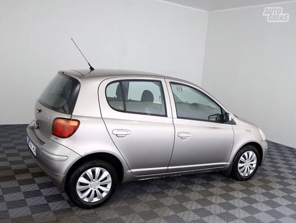 Pelēks Toyota Yaris 2005 Tallina, ar dzinēja tilpumu 1.30 L un nobraukumu 179 tūkst. km par 1199 €, foto 3 vietnē AUTOMOTO.COM.LV