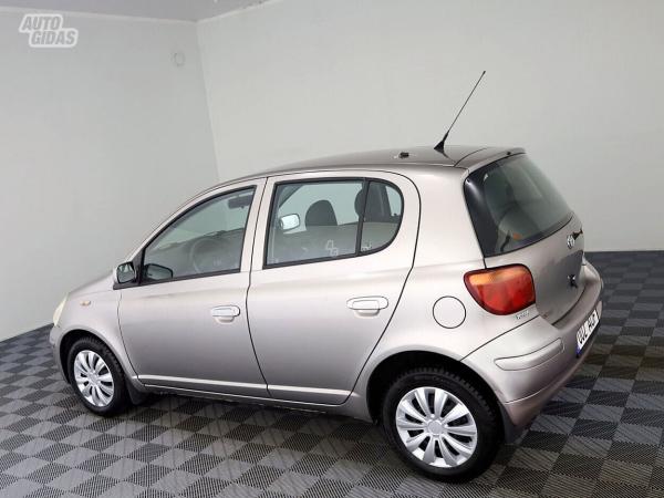 Pelēks Toyota Yaris 2005 Tallina, ar dzinēja tilpumu 1.30 L un nobraukumu 179 tūkst. km par 1199 €, foto 4 vietnē AUTOMOTO.COM.LV