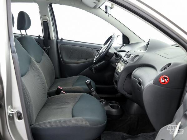 Pelēks Toyota Yaris 2005 Tallina, ar dzinēja tilpumu 1.30 L un nobraukumu 179 tūkst. km par 1199 €, foto 6 vietnē AUTOMOTO.COM.LV
