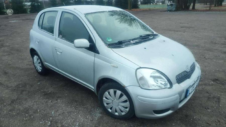 Pelēks Toyota Yaris 2005 Viļņa, ar dzinēja tilpumu 1.30 L un nobraukumu 182 tūkst. km par 1300 €, foto 1 vietnē AUTOMOTO.COM.LV