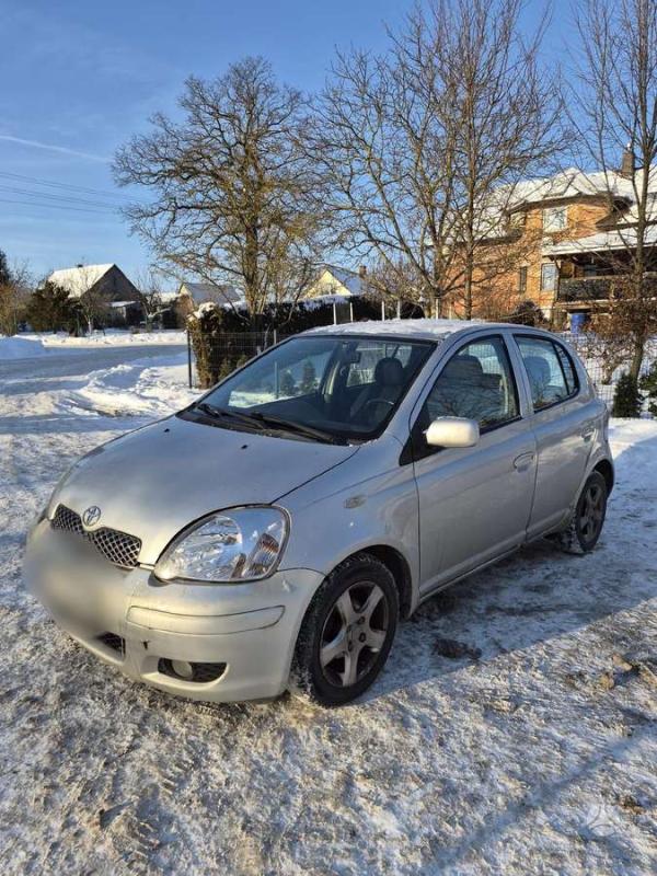 Grey Toyota Yaris 2005 in Kaunas, with an engine capacity of 1.30 L and mileage of 273 thousand km for 1300 €, photo 1 on AUTOMOTO.COM.LV