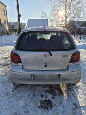 Grey Toyota Yaris 2005 in Kaunas, with an engine capacity of 1.30 L and mileage of 273 thousand km for 1300 €, photo 4 on AUTOMOTO.COM.LV