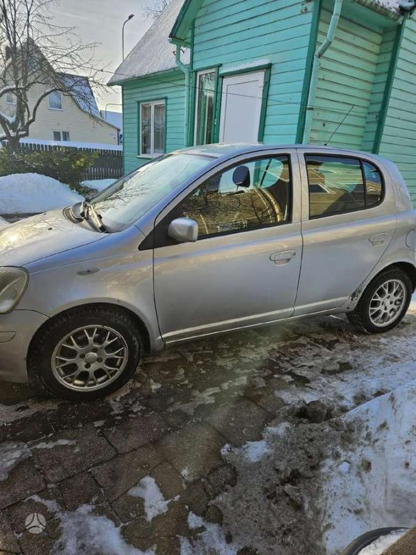 Grey Toyota Yaris 2005 in Palanga, with an engine capacity of 1.30 L and mileage of 202 thousand km for 1400 €, photo 1 on AUTOMOTO.COM.LV