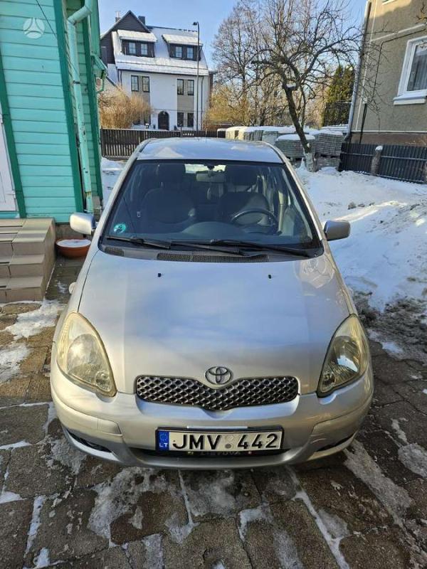Grey Toyota Yaris 2005 in Palanga, with an engine capacity of 1.30 L and mileage of 202 thousand km for 1400 €, photo 3 on AUTOMOTO.COM.LV