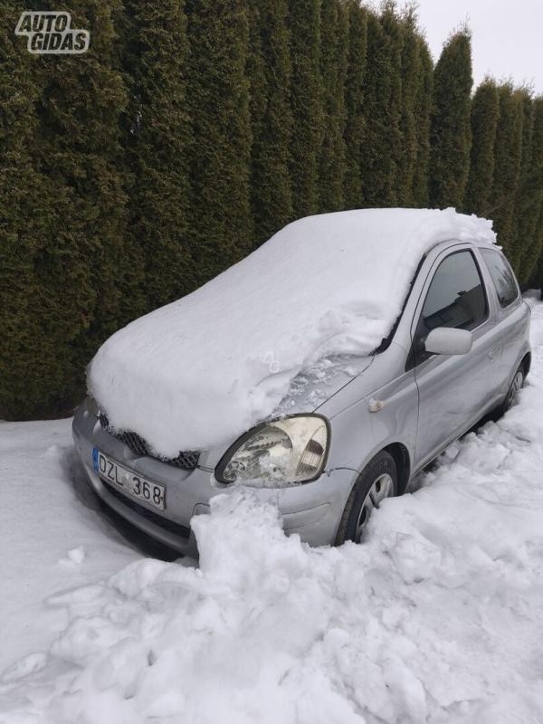 Pelēks Toyota Yaris 2005 Kauņa, ar dzinēja tilpumu 1.40 L un nobraukumu 165 tūkst. km par 299 €, foto 1 vietnē AUTOMOTO.COM.LV