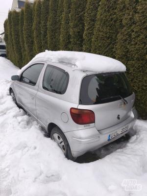 Pelēks Toyota Yaris 2005 Kauņa, ar dzinēja tilpumu 1.40 L un nobraukumu 165 tūkst. km par 299 €, foto 2 vietnē AUTOMOTO.COM.LV