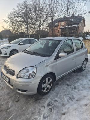 Pelēks Toyota Yaris 2005 Kauņa, ar dzinēja tilpumu 1.30 L un nobraukumu 273 tūkst. km par 1250 €, foto  vietnē AUTOMOTO.COM.LV