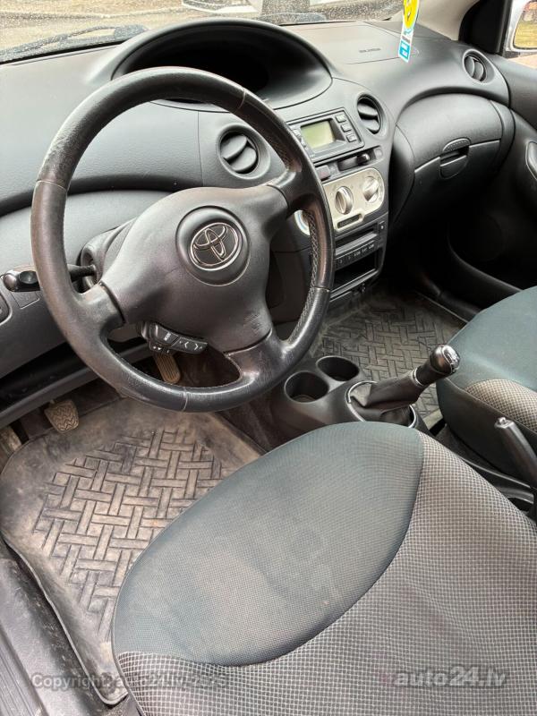 Pelēks Toyota Yaris 2005 Tartu, ar dzinēja tilpumu 1.30 L un nobraukumu 231 tūkst. km par 1000 €, foto 5 vietnē AUTOMOTO.COM.LV