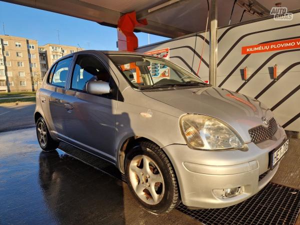 Grey Toyota Yaris 2005 in Kaisiadorys, with an engine capacity of 1.40 L and mileage of 300 thousand km for 1700 €, photo 1 on AUTOMOTO.COM.LV