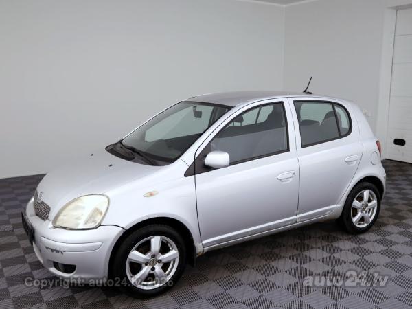 Pelēks Toyota Yaris 2005 Tallina, ar dzinēja tilpumu 1.50 L un nobraukumu 225 tūkst. km par 899 €, foto 2 vietnē AUTOMOTO.COM.LV