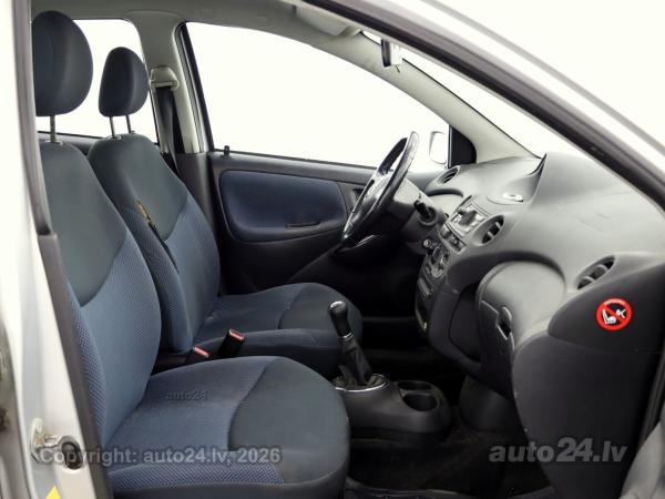 Pelēks Toyota Yaris 2005 Tallina, ar dzinēja tilpumu 1.50 L un nobraukumu 225 tūkst. km par 899 €, foto 6 vietnē AUTOMOTO.COM.LV