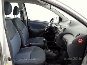 Pelēks Toyota Yaris 2005 Tallina, ar dzinēja tilpumu 1.50 L un nobraukumu 225 tūkst. km par 899 €, foto 7 vietnē AUTOMOTO.COM.LV