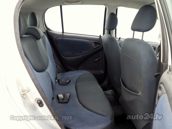 Pelēks Toyota Yaris 2005 Tallina, ar dzinēja tilpumu 1.50 L un nobraukumu 225 tūkst. km par 899 €, foto 7 vietnē AUTOMOTO.COM.LV
