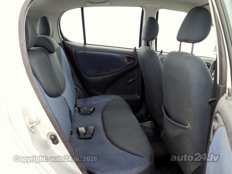 Pelēks Toyota Yaris 2005 Tallina, ar dzinēja tilpumu 1.50 L un nobraukumu 225 tūkst. km par 899 €, foto 8 vietnē AUTOMOTO.COM.LV