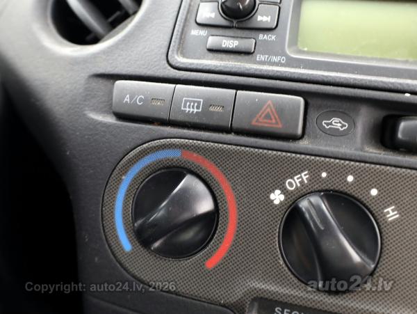 Pelēks Toyota Yaris 2005 Tallina, ar dzinēja tilpumu 1.50 L un nobraukumu 225 tūkst. km par 899 €, foto 8 vietnē AUTOMOTO.COM.LV
