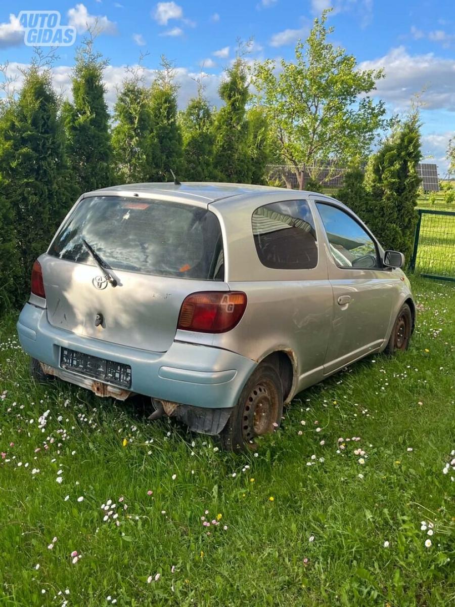 Grey Toyota Yaris 2005 in Jonava, with an engine capacity of 1.40 L and mileage of 250 thousand km for 500 €, photo 3 on AUTOMOTO.COM.LV