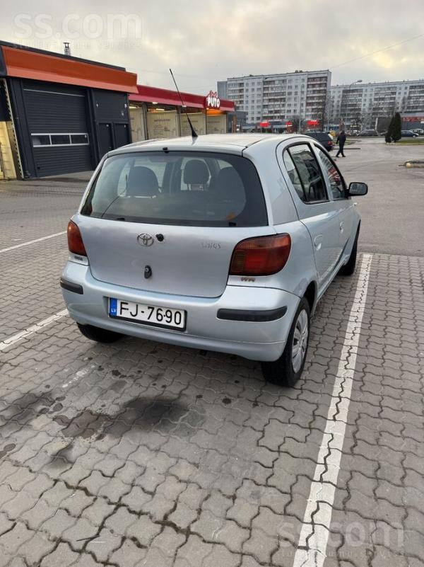 Grey Toyota Yaris 2005 in Riga, with an engine capacity of 1.30 L and mileage of 263 thousand km for 1250 €, photo 3 on AUTOMOTO.COM.LV