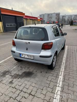 Pelēks Toyota Yaris 2005 Rīga, ar dzinēja tilpumu 1.30 L un nobraukumu 263 tūkst. km par 1250 €, foto 4 vietnē AUTOMOTO.COM.LV