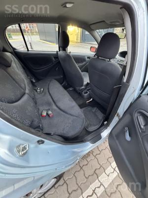 Pelēks Toyota Yaris 2005 Rīga, ar dzinēja tilpumu 1.30 L un nobraukumu 263 tūkst. km par 1250 €, foto 6 vietnē AUTOMOTO.COM.LV