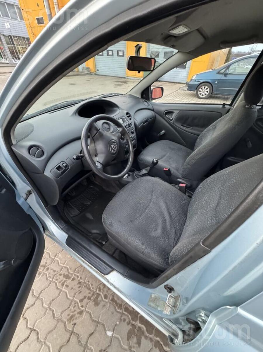 Pelēks Toyota Yaris 2005 Rīga, ar dzinēja tilpumu 1.30 L un nobraukumu 263 tūkst. km par 1250 €, foto 7 vietnē AUTOMOTO.COM.LV