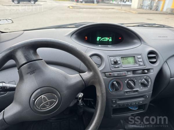 Grey Toyota Yaris 2005 in Riga, with an engine capacity of 1.30 L and mileage of 263 thousand km for 1250 €, photo 7 on AUTOMOTO.COM.LV