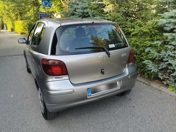 Grey Toyota Yaris 2005 in Kaunas, with an engine capacity of 1.40 L and mileage of 229 thousand km for 1650 €, photo 7 on AUTOMOTO.COM.LV